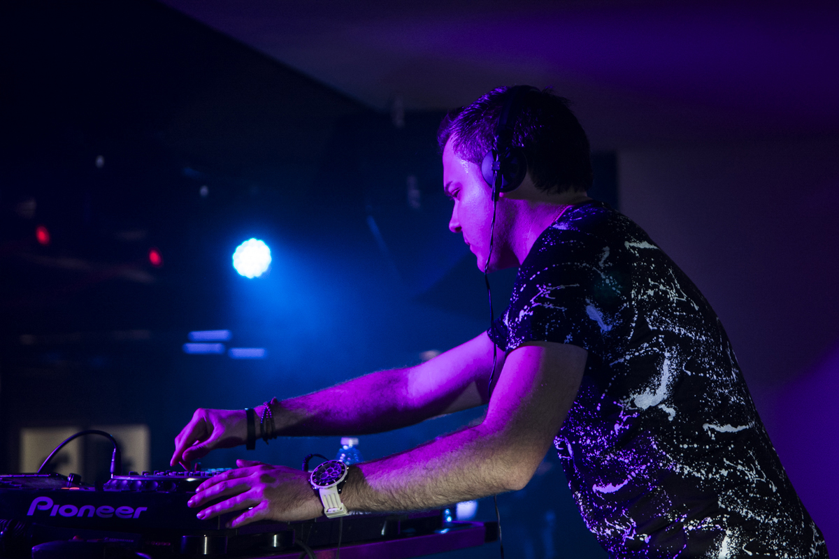 Biografía – DJ Son1c